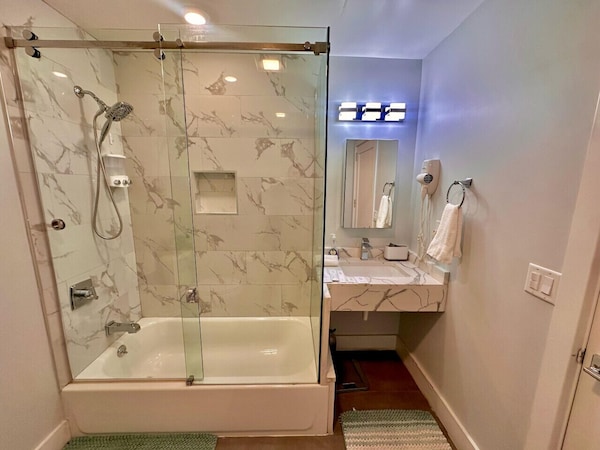The Brand New Suite: 2br With Parking - 奧克蘭