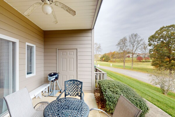 Spacious Condo With On-site Pools, Sandy Beach, Sports Courts, & Golf - Smith Mountain Lake, VA