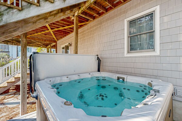 Rehoboth Beach Pet Friendly House W/ Private Hot Tub, Deck & Fire Place - Rehoboth Beach, DE