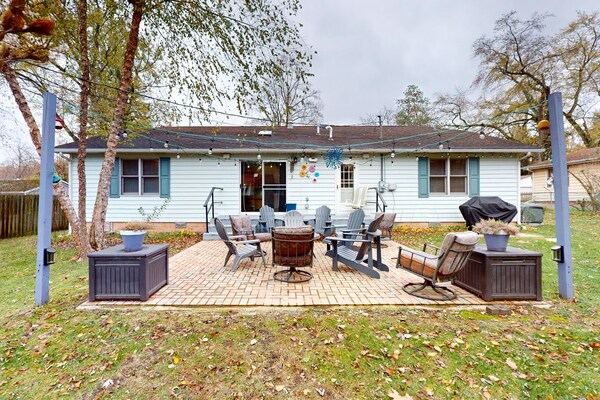 Within Walking Distance To Lake Michigan, Beach Access, Nice Patio, W/d & Wifi - New Buffalo, MI