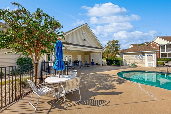 Spacious 3 Bedroom Condo With Patio, W/d,  Pool & Close To Beach - Murrells Inlet, SC