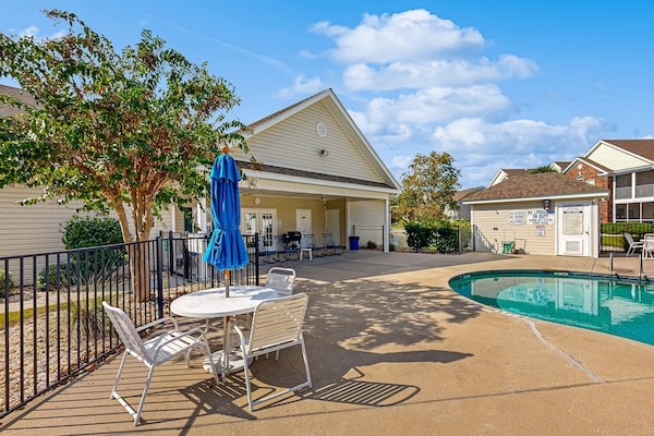Spacious 3 Bedroom Condo With Patio, W/d, Pool & Close To Beach - Murrells Inlet, SC