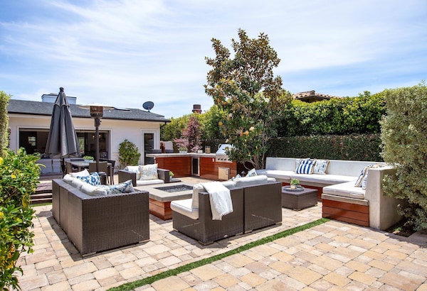 Private Wading Pool Home With Patio - Costa Mesa, CA