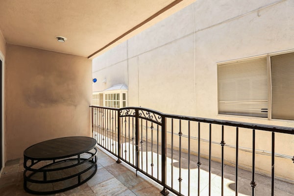 Enchanting Iris W/ Ev Charger | Near Beach! - Newport