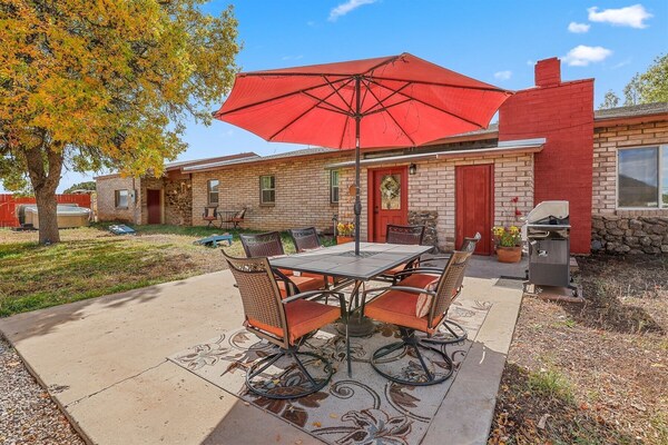 So Much Fun! Spacious Home With Amenities Galore! Pool Table, Hot-tub, Poker - Arizona