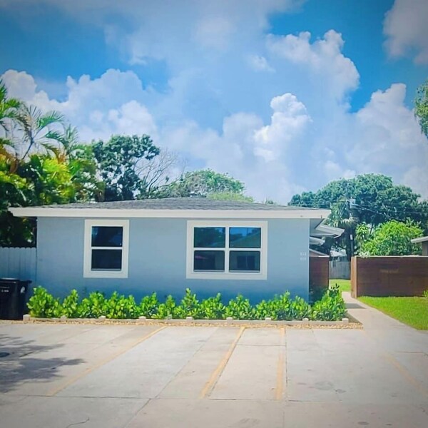 02 Walk To Dt Ftl - Serene Apartment - King Bed - Pembroke Pines, FL