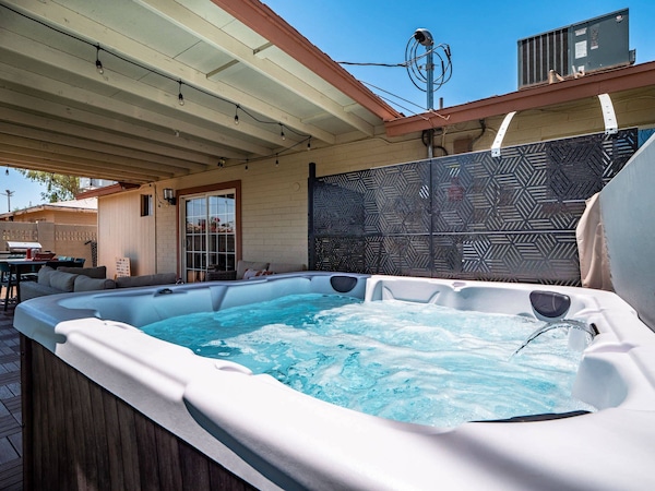 5br Sleeps 10 Hot Tub Fire Pit Games & Walk To Asu - Tempe, AZ