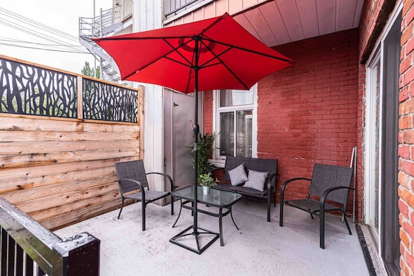 Elegant & Modern 4-bedroom Retreat In Mercier-hochelaga | Comfort & Convenience - Longueuil