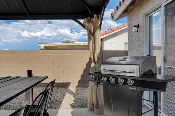 Pool And Arcade 4br Vacation! - North Las Vegas, NV