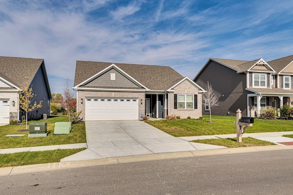 5 Mi To Fort Harrison: Home W/ Pool Access! - Greenfield, IN