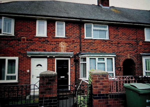 2 Bedroom House In Leeds - Sleeps 5, Wifi, Parking - 里茲