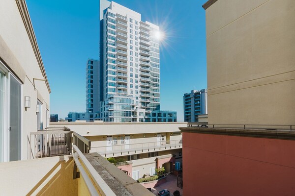 Blueground | Gaslamp 1bd Apartment - San Diego, CA