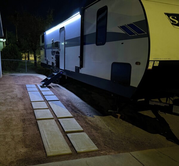 Cozy 2-bedroom Rv In Fabulous Las Vegas Close To Downtown With Wifi And A/c - North Las Vegas, NV
