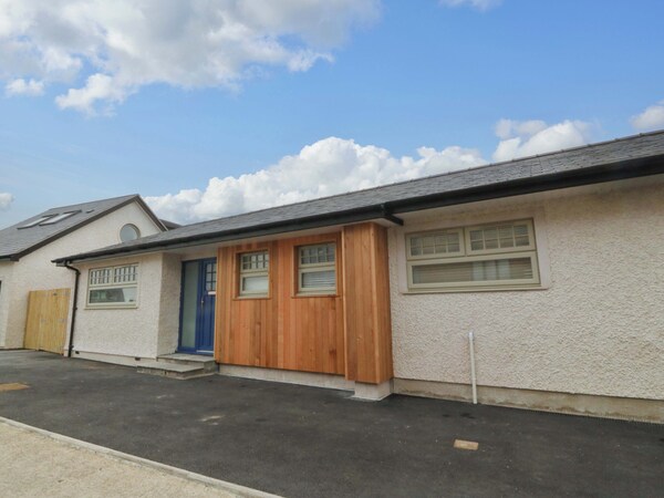 Awel-y-mor, Pet Friendly, Country Holiday Cottage In Trearddur Bay - Trearddur Bay