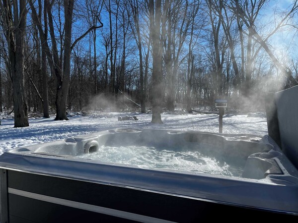 Carson's Creek - Serene Yard And Hot Tub - Prince Edward