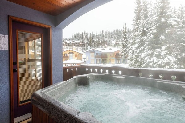 Spacious Ski Retreat. Steps To Village 2bed 2bath Ski-in Hot Tub View - Sun Peaks Resort, BC
