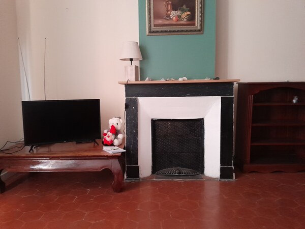 50-square-meter Bourgeois Apartment Near Perpignan Train Station. - Perpignan