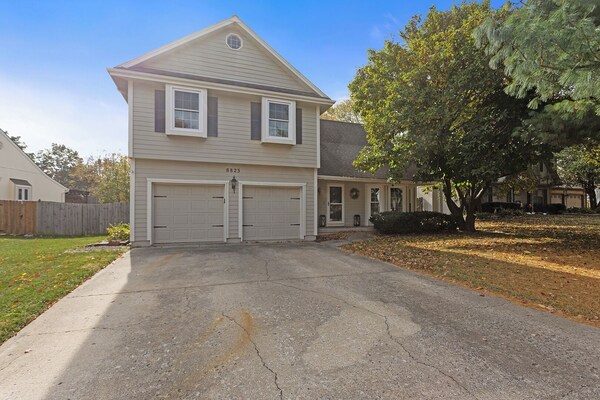 Large Newly Updated W/ 6 King Beds!fencedyard - Overland Park