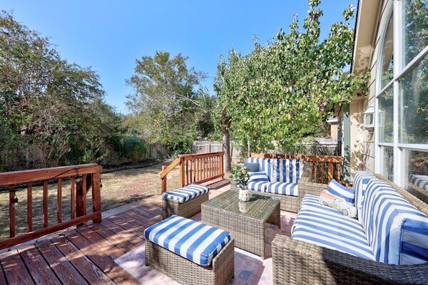 Eclipse · Artist Retreat @ Cypress Creek | Hotub | Sleeps 9 - Cedar Park, TX