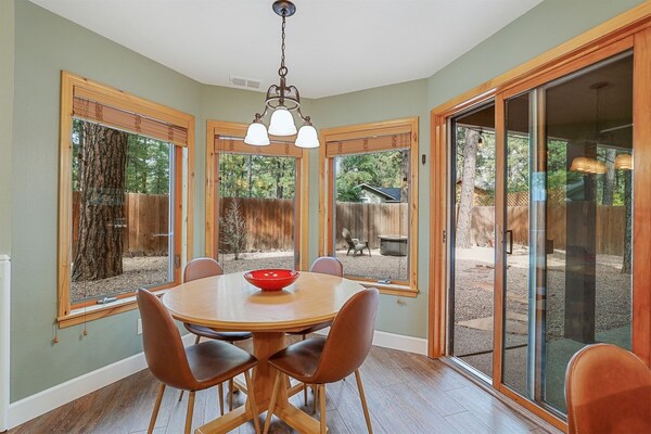 Bluebird Song | Prime Flagstaff Location | Outdoor Retreat With Fenced Yard And Firepit - Flagstaff, AZ