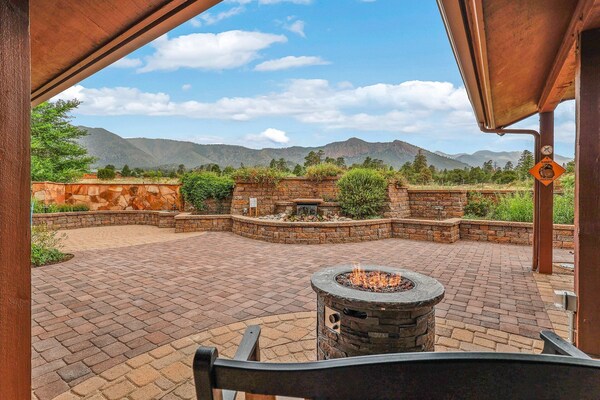 Bunnyland Lodge | Panoramic Mt. Views | Fantastic Backyard Patio | Scenic Location In Flagstaff - Flagstaff, AZ