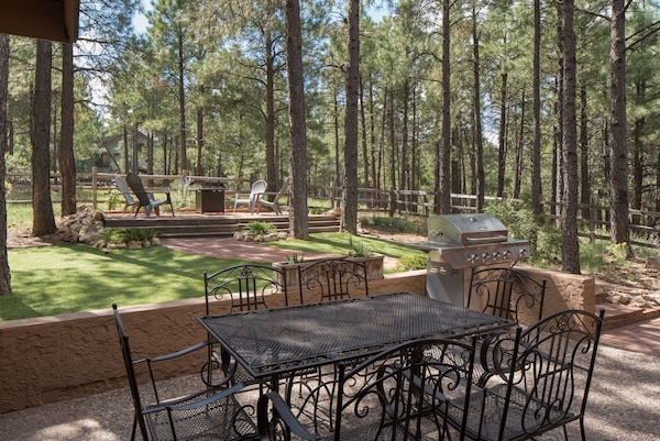 Burning Tree Lodge - Forest Views, Fire Pit, Ac | Pet And Family Friendly - Flagstaff, AZ