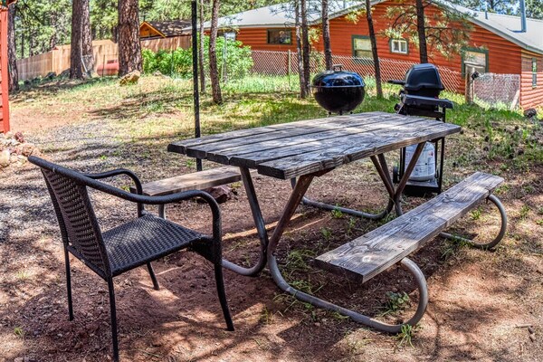 The Bunk House | Historic Cabin | Firepit | Pet-friendly | Near Grand Canyon - Arizona