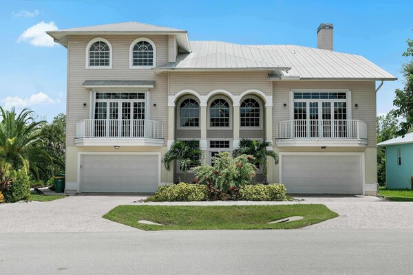 Heated Pool And Spa Included - Marco Island, FL
