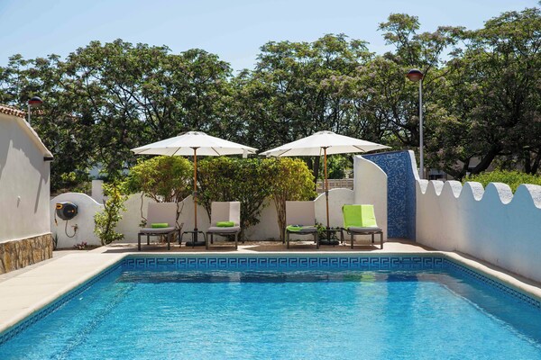 Chalet Felizia, Top Location, Large Pool. Comfort And Tranquility,max 16 Guests, - Orba