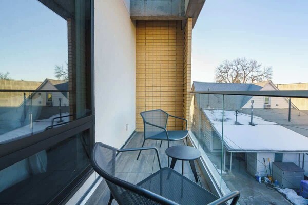 Upscale Flat With Rooftop Patio & Mountain Views! - Arvada, CO