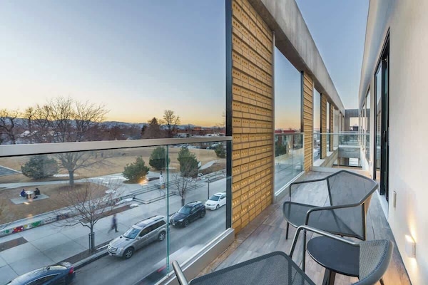 Luxurious Flat W/ Private Balcony & Mtn Views! - Morrison, CO