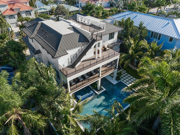 Experience Ultimate Relaxation At The Sandcastle, A New Luxury Home In Lido Key! - Sarasota, FL