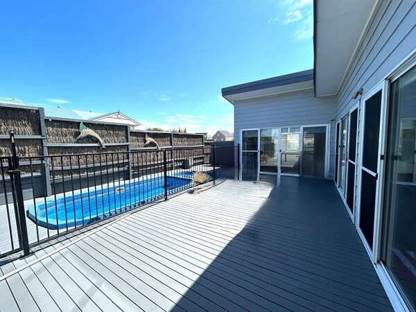 Sorrento Gas Heated Plunge Pool & Spa, Our Lady Will Impress! - Portsea