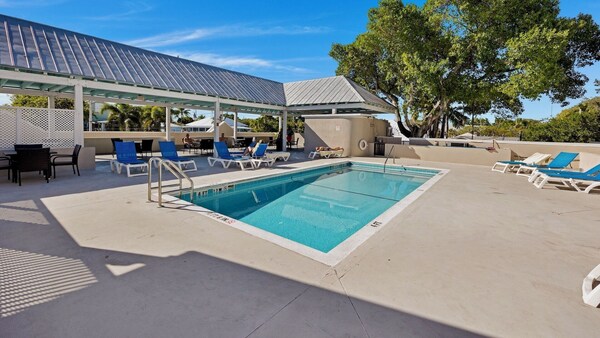 **Top Of Old Town @ Duval Square** Renovated Home + Last Key Services - Key West, FL