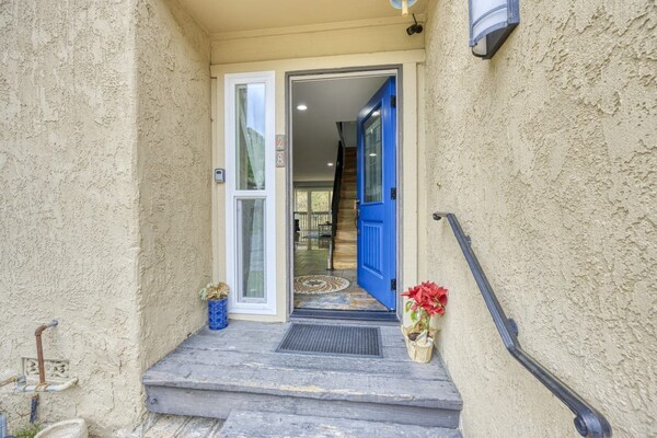 28 Sol Vista Complex - Spacious, Deck, Bbq, Common Pool + Golf Cart - Avalon, CA