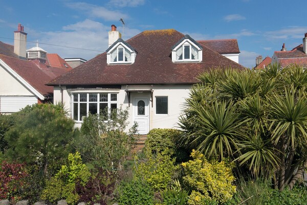 The Cottage On The Beach - Sleeps 7 - Large Garden - Conwy
