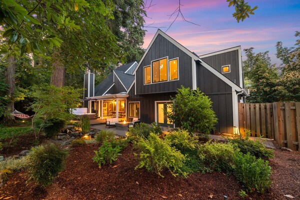 Peaceful Lake Oswego Retreat W/ Hot Tub & Firepit! - Wilsonville, OR