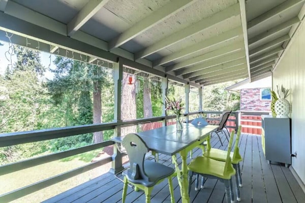5 Bed/3 Bath With Game Room! - 溫哥華