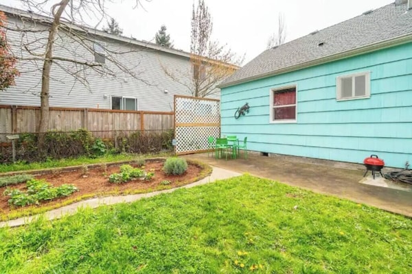 Vibrant 1950s Mt Scott Home - Hazelwood - Portland