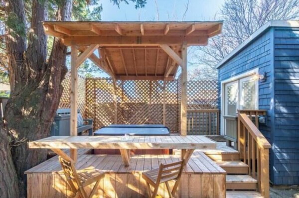 Hot Tub, Game Room & Fire Pit! - Portland, OR