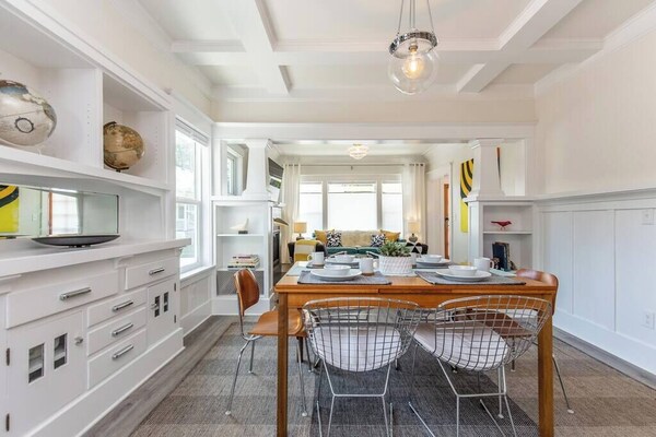 Modern, Sleek & Stylish: 2 Blocks From Hawthorne! - Portland, OR