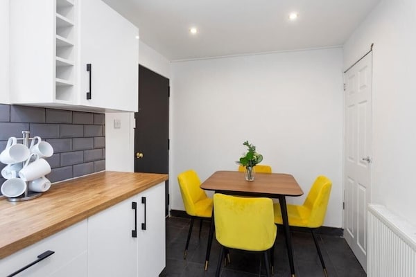 Boutique Edinburgh 3 Bed House - Parking - Garden - Edinburgh