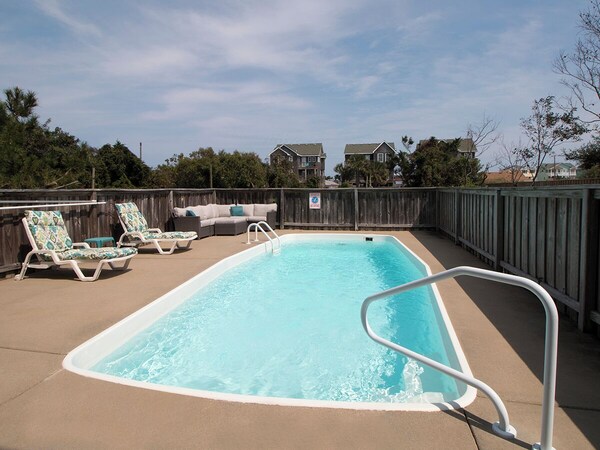 Well-equipped Oceanside Home Close To Nags Head Fishing Pier! - Manteo, NC