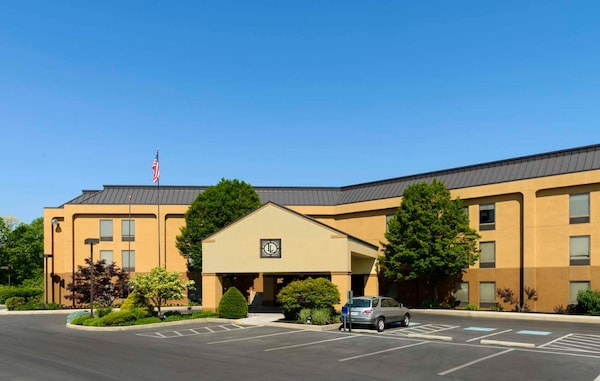 3 Cozy Rooms With Free Breakfast Ideal Location For Military Family Visits - Carlisle, PA