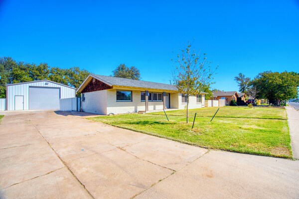 3-bedroom Home In Old Midland/downtown Area W/ Spacious Backyard And Fireplace - Midland, TX