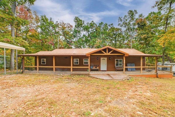 Walk To Lake: Dover Cabin W/ Views & Porch - Kentucky Lake