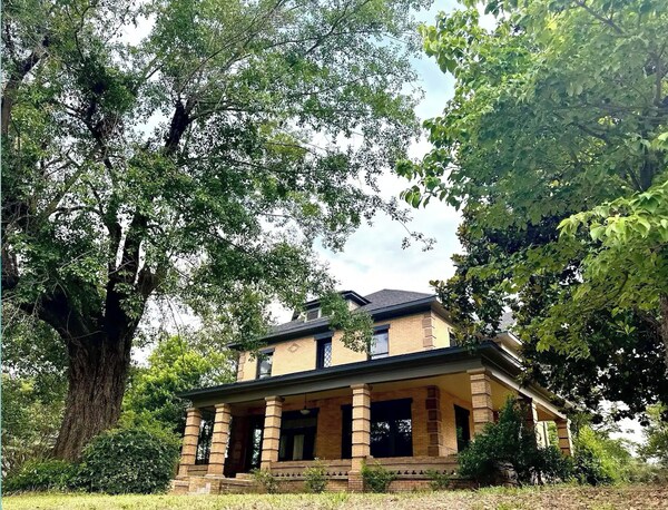 The Native Suite W/ Private Full Bath - Mount Pleasant, TX