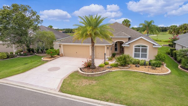 2,000 Square Feet On Golf Course With View Of Large Pond, Centrally Located. - Leesburg