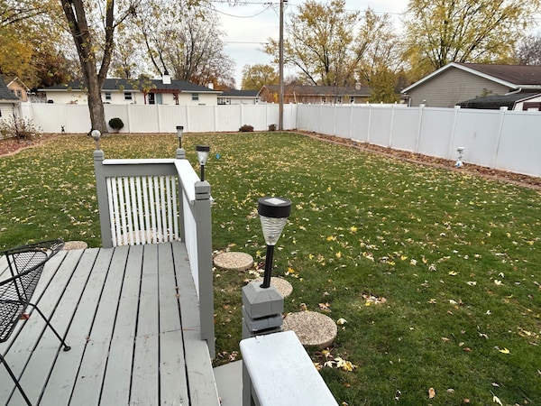Cozy And 1.1 Miles From Lambeau Field - Hobart, WI