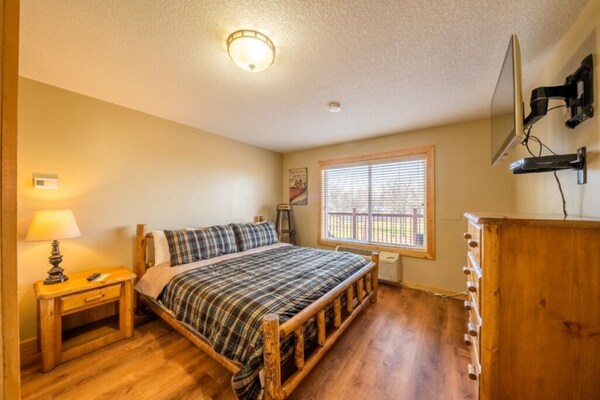 Cabin 9: Lakeside Lodge With Stunning Sunsets & Beach Access - Minnesota